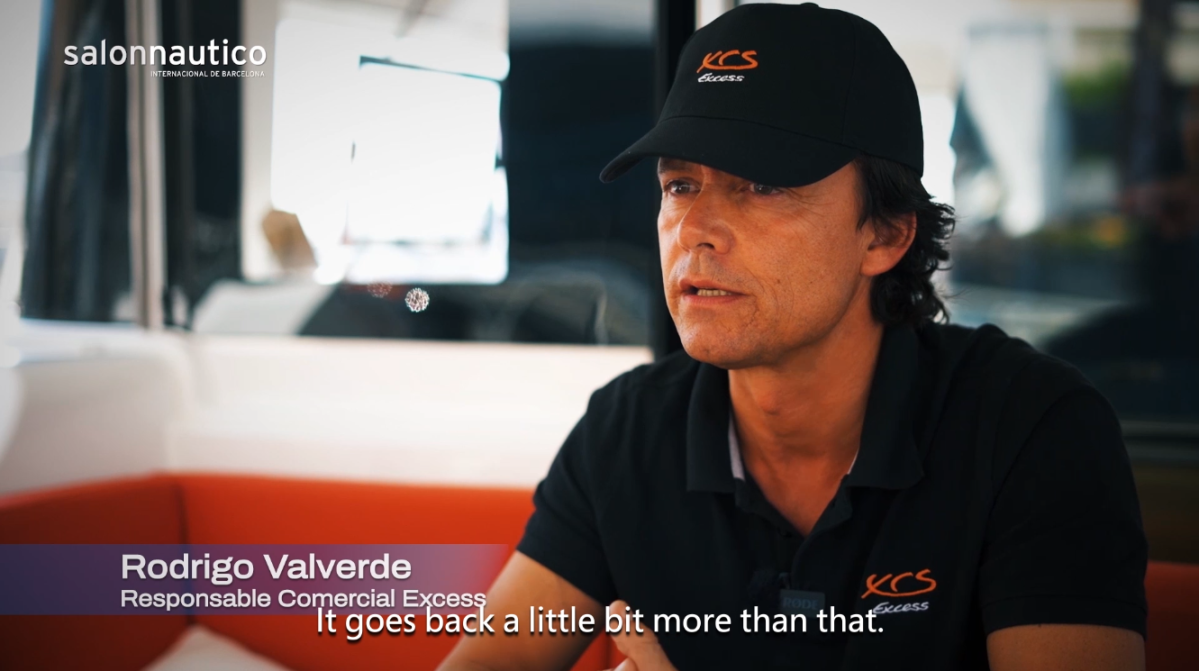 Le directeur commercial d’Excess présente le catamaran Excess 14